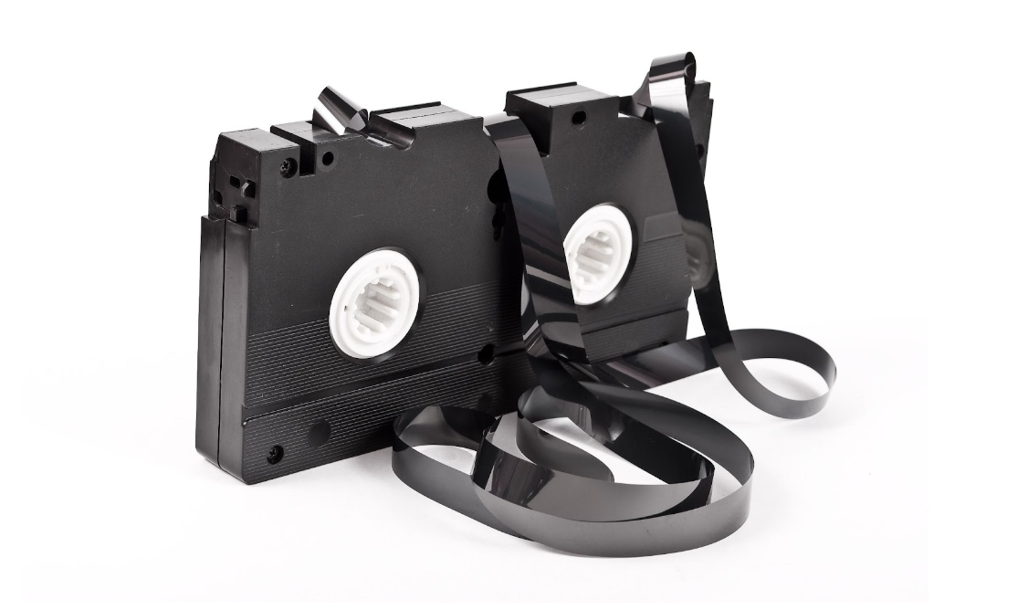 Como reparar una cinta VHS antigua | B&W